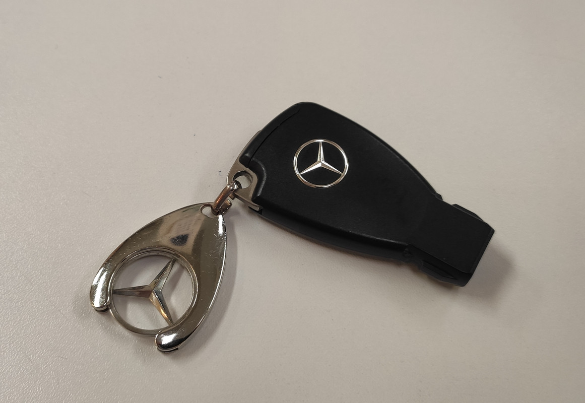 Llavero MB — Postimages