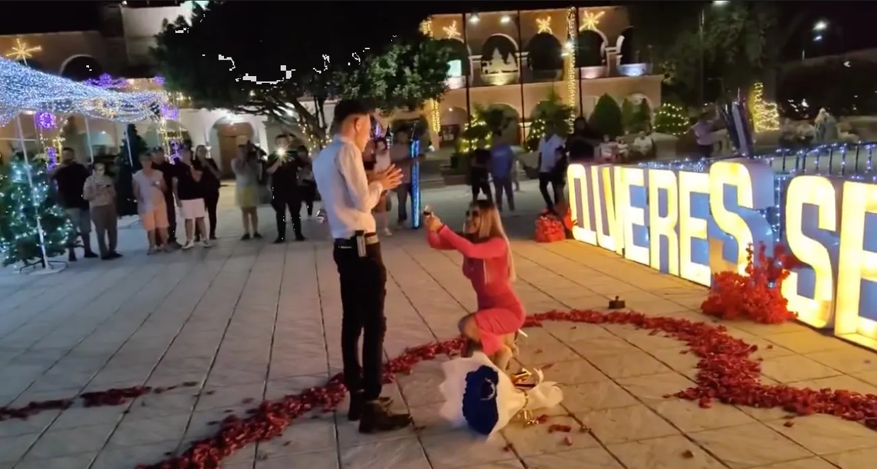 Joven le pide matrimonio a su novio en Navidad y se hace viral: Video - Imperio Noticias