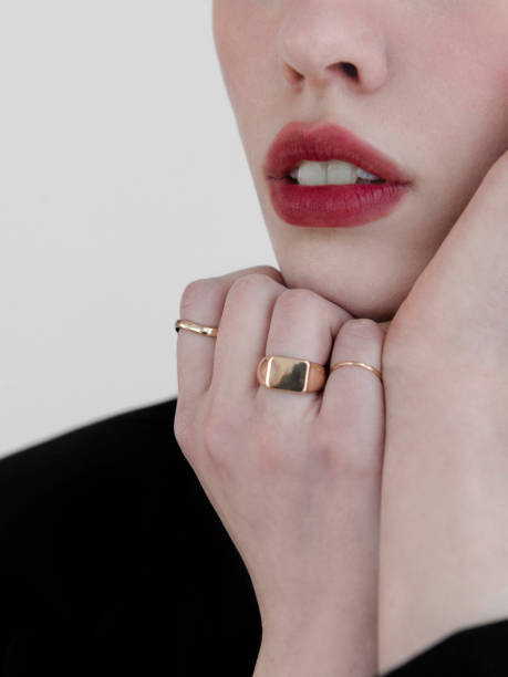 24K Women’s Signet Rings: Shapes, Face Sizes & Engraving