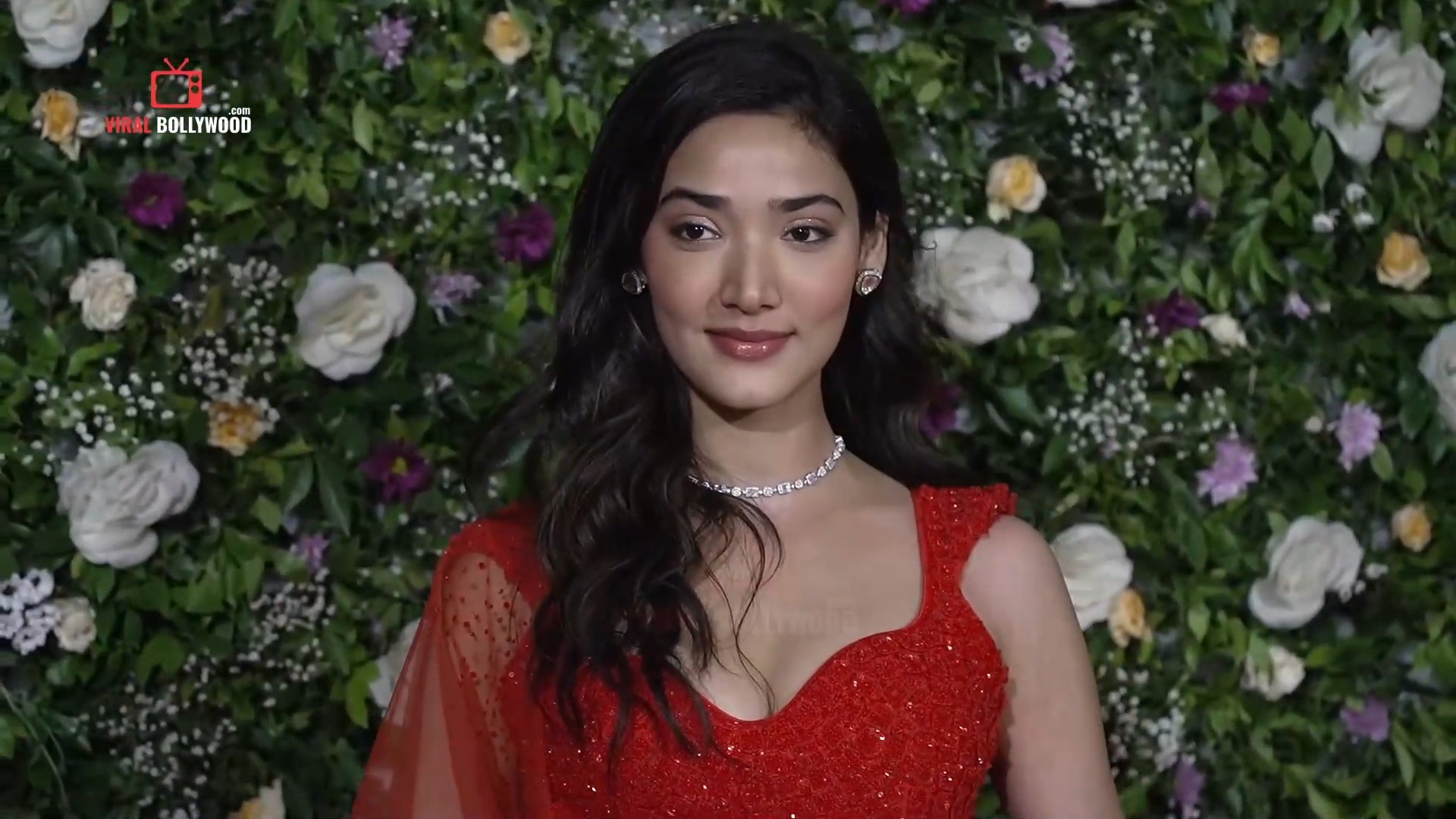 Hot Celebrities in Sexy outfits Arrive At Manish Malhotra Diwali Party mp4 snapshot 09 14 601 ...