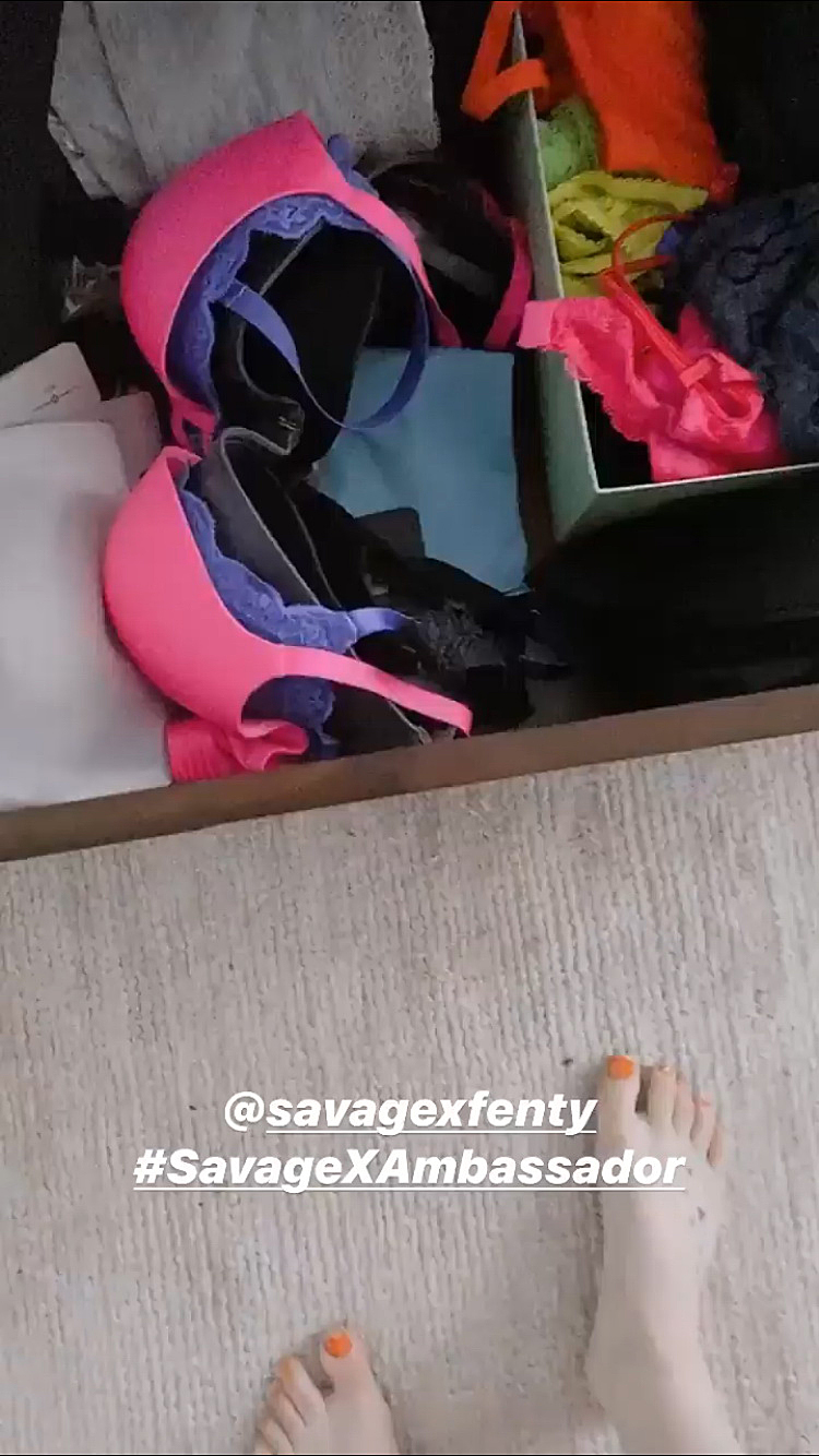 Jo Jo Feet 5120054 — Postimages