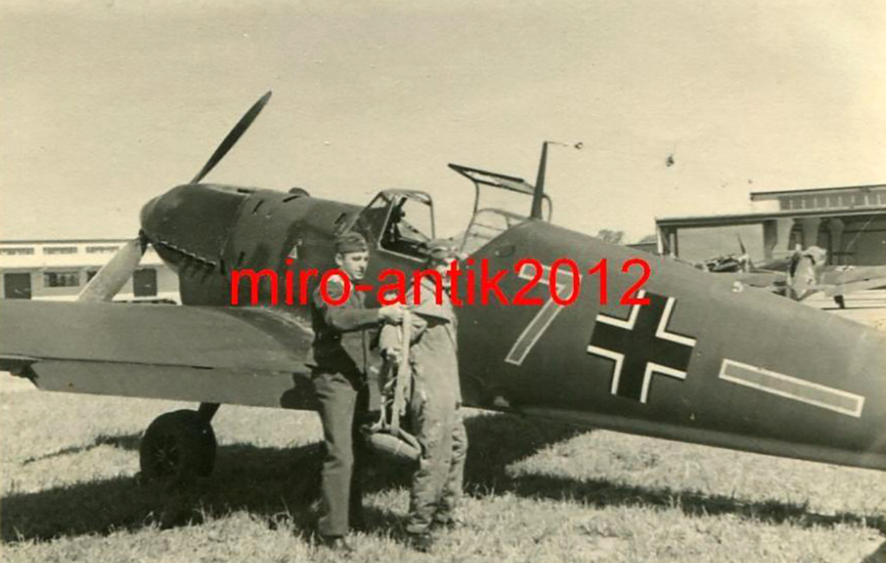 Messerschmitt Bf 109 D1 unknown unit Red 7 ebay 01 — Postimages