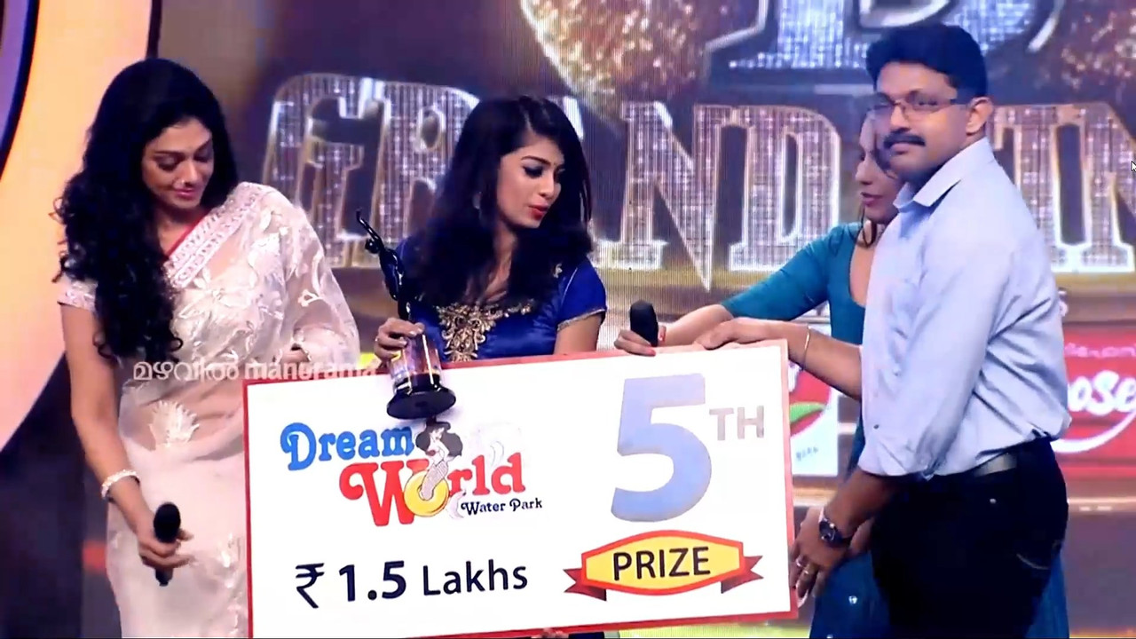 Navel Queen Shobana Sexy Wide Open Belly and Deep Navel Hole in White ...