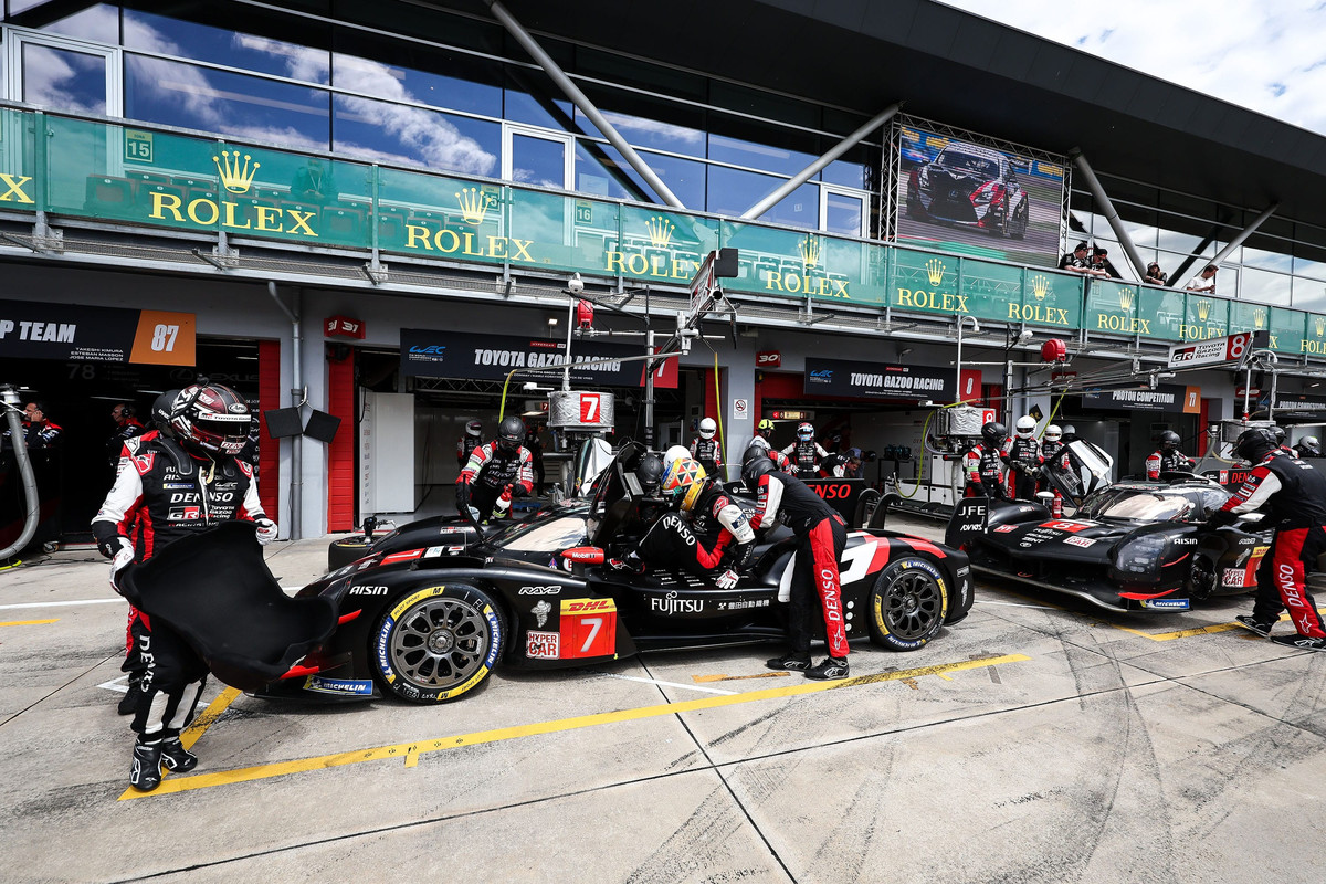 24im7 GR10 Mike Conway , Kamui Kobayashi , Nyck de Vries 72 — Postimages