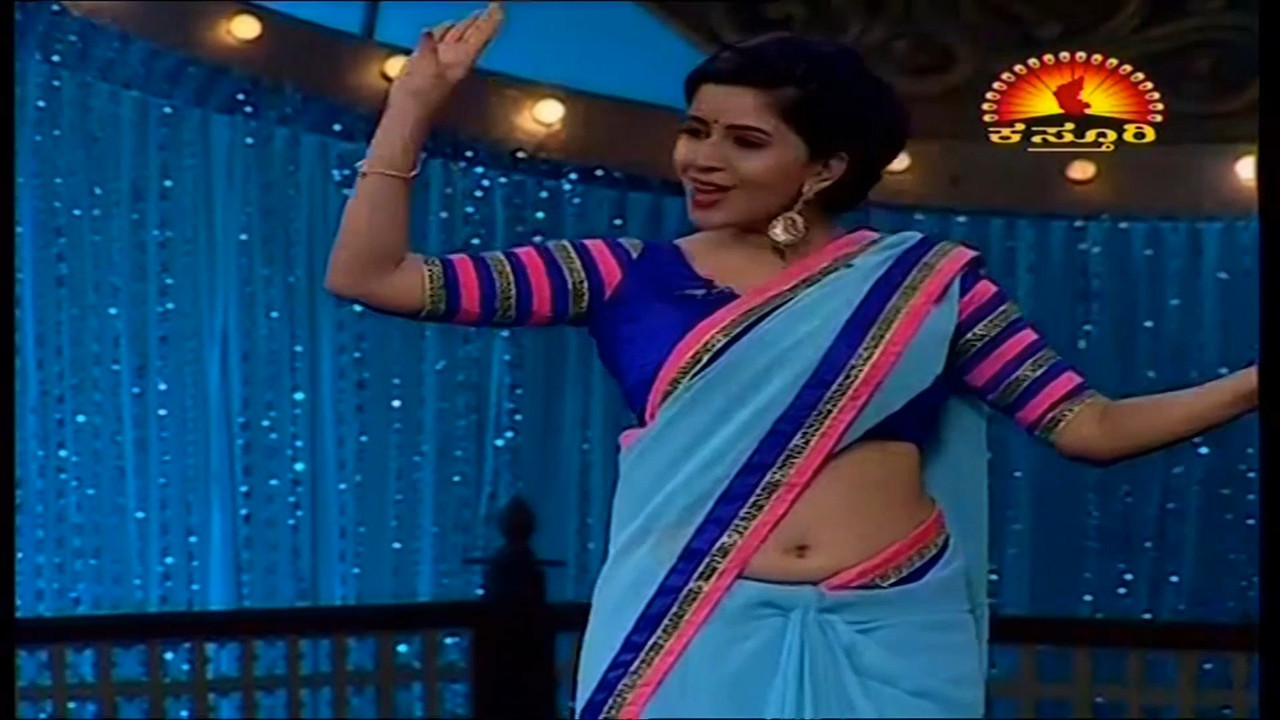 Meera Anil Anchor Navel