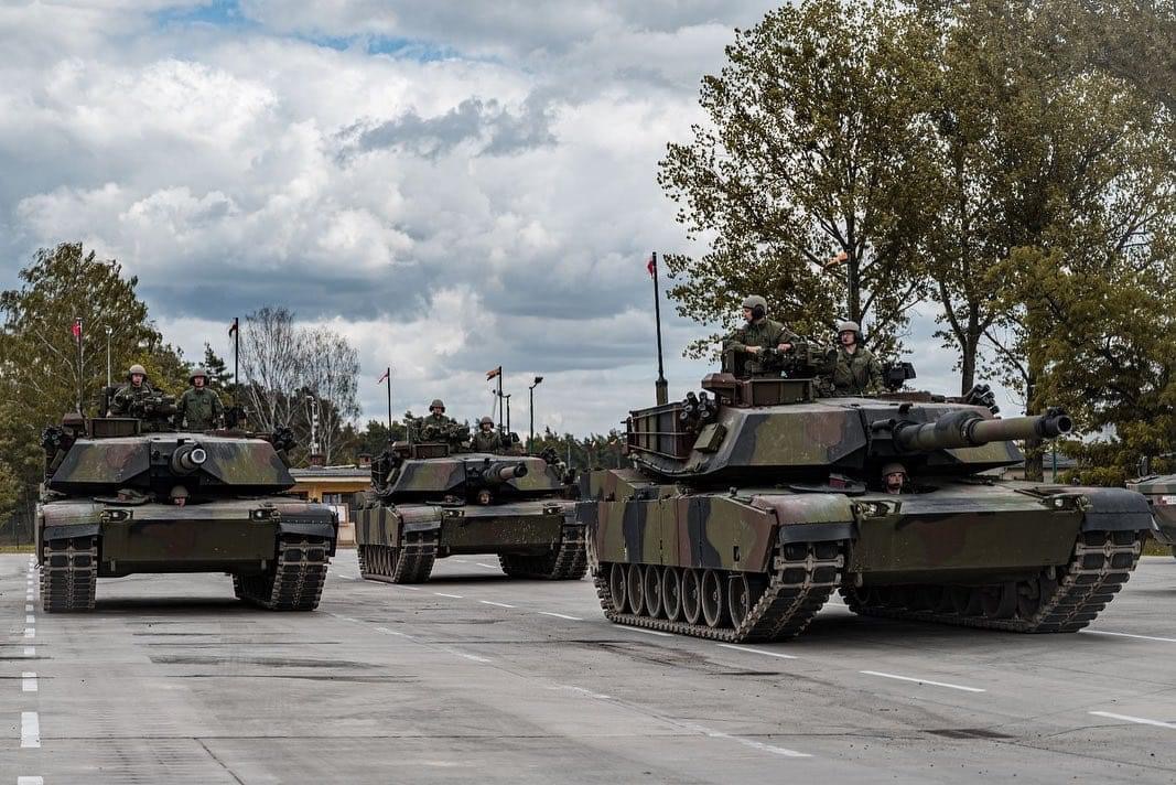 Polish tankers show off their new ex-USMC m1a1 tanks > General ...
