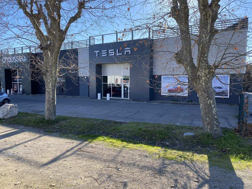 Tesla Center - Mandelieu La Napoule (06) - Forum BlogTesla ...