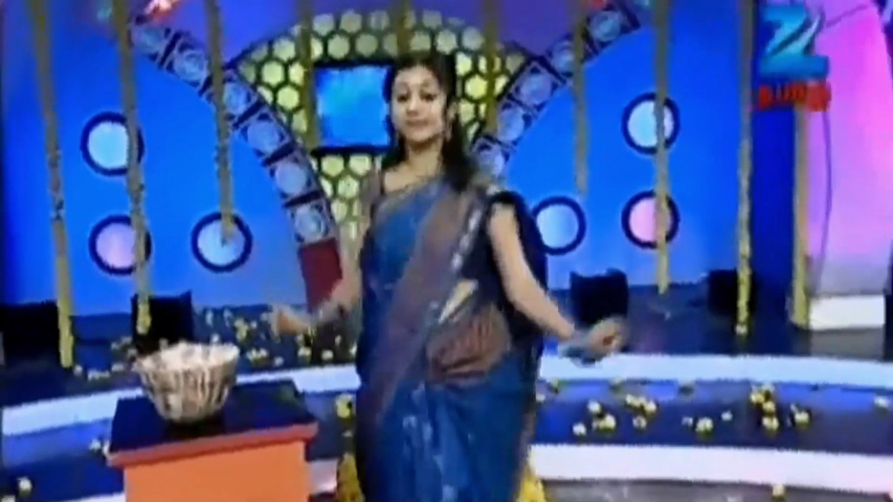 Beautiful Sindhu Shyam Sexy open Rare Navel show while dancing mp4 ...
