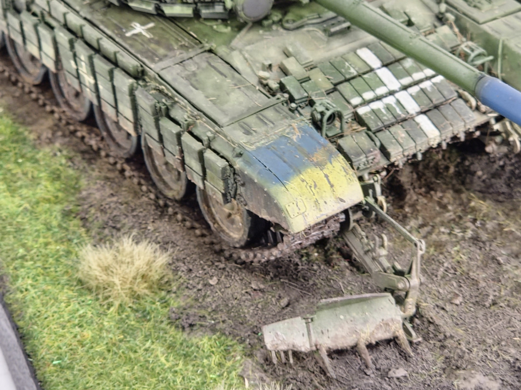 Captured T-72B1 with KTM-6 and ERA armour. - Ready for Inspection ...