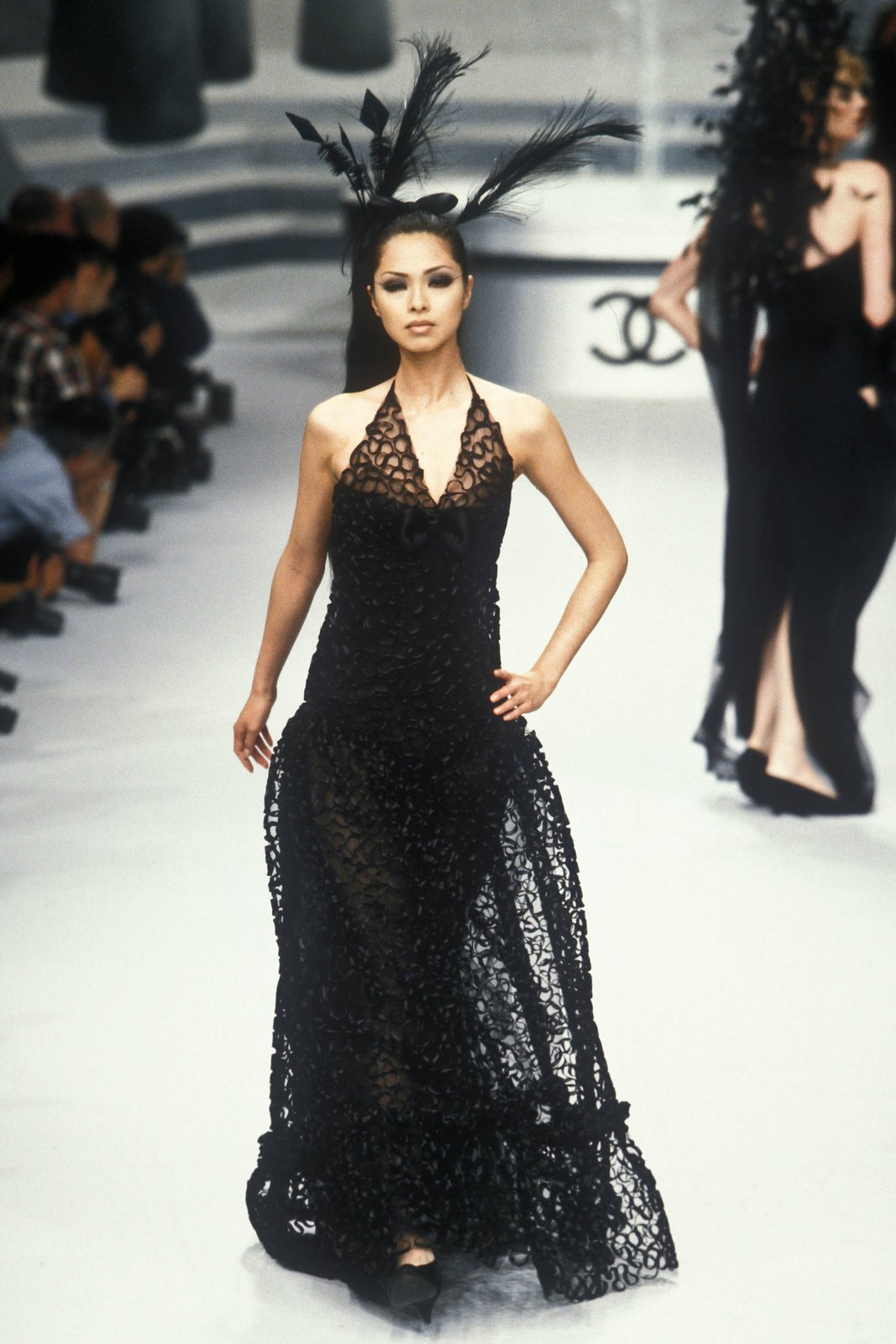 Fashion Classic: CHANEL Haute Couture Fall/Winter 1995 | Lipstick Alley