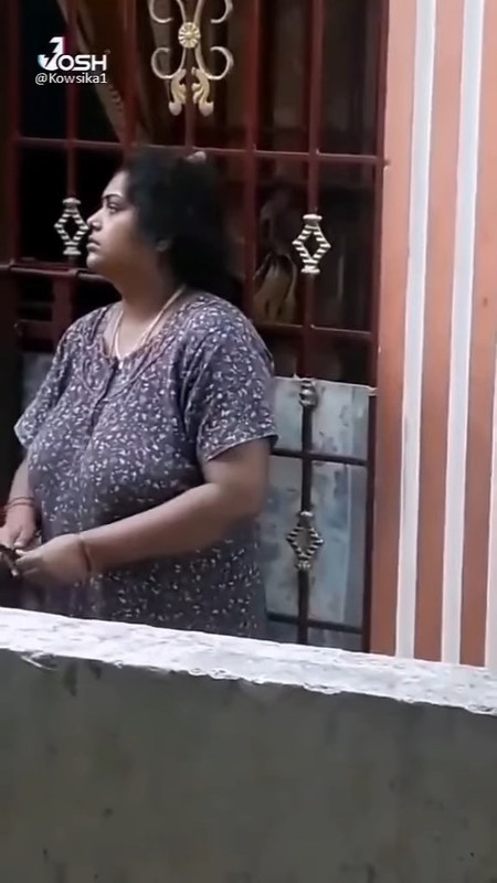 Tamil Huge Dusky Busty Aunty Huge Tits hanging in nigtie mp4 snapshot 00 36 292 — Postimages