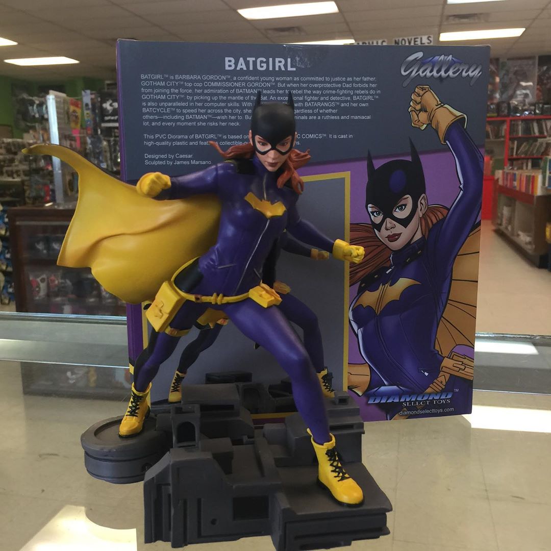 Diamond Select Batgirl