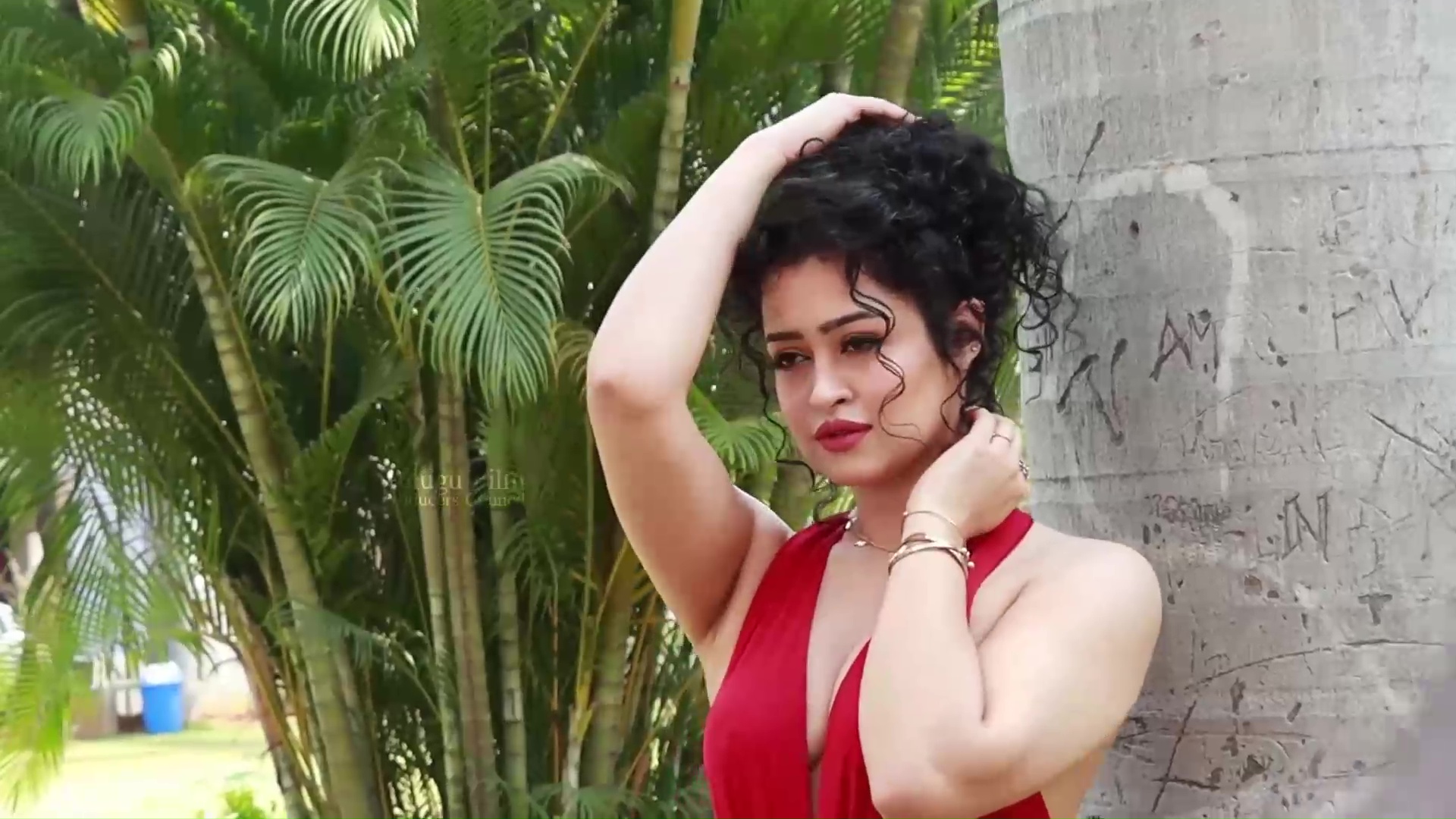 Apasara Rani Photoshoot mp4 00001 — Postimages