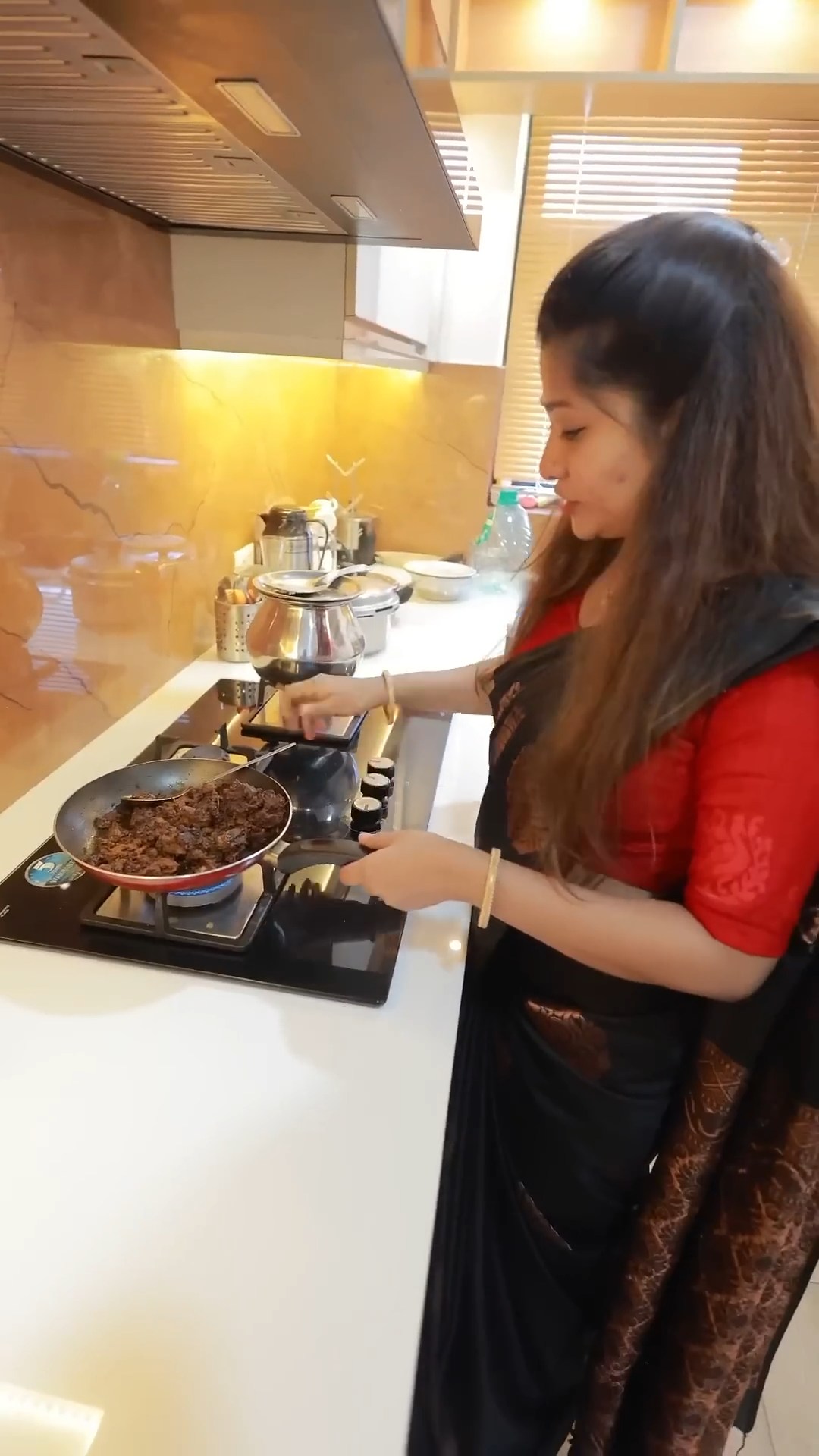 sanju techy girl firend big deep navel hole in saree mp4 snapshot 00 00 283 — Postimages