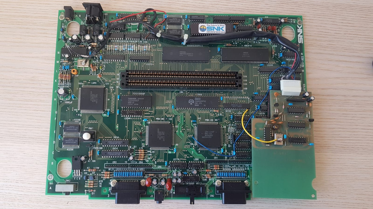 Neo Geo AES (NECT-16T) avec une pcb fille verte?!