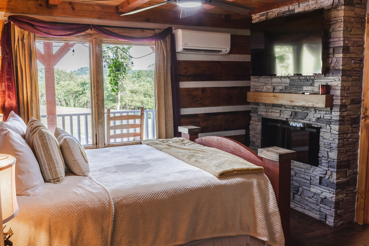 Little Heaven Bed & Breakfast, Hamptonville, North Carolina