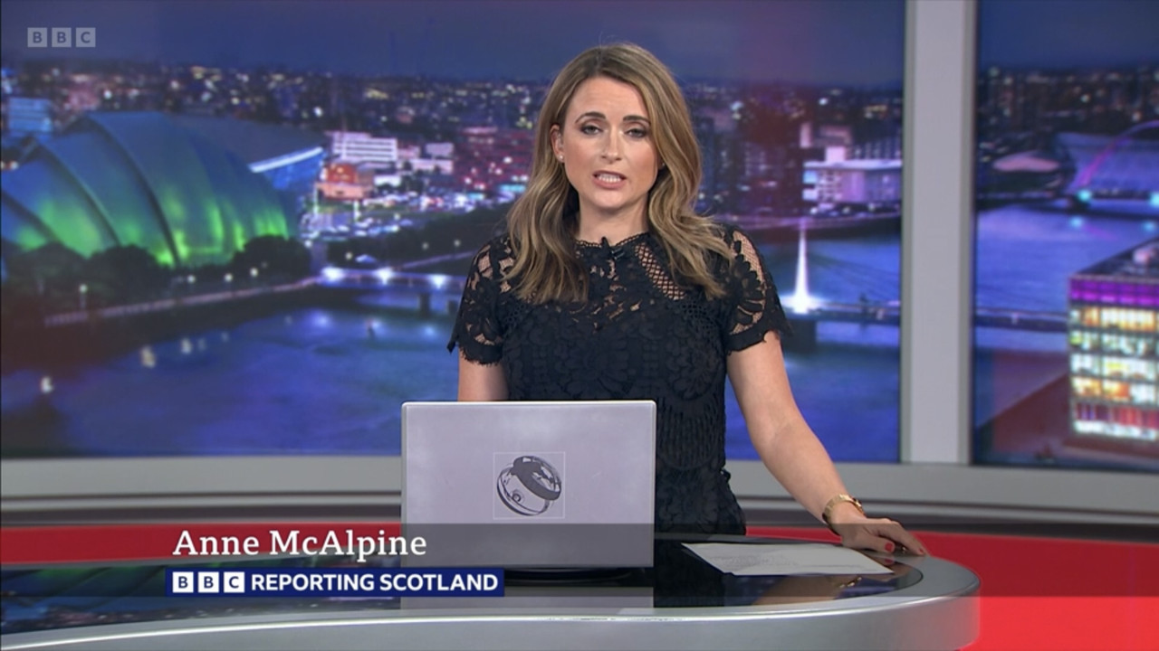 4 BC3 D135 72 FA 412 A 8 FDC 9054 A23 A6673 — Postimages