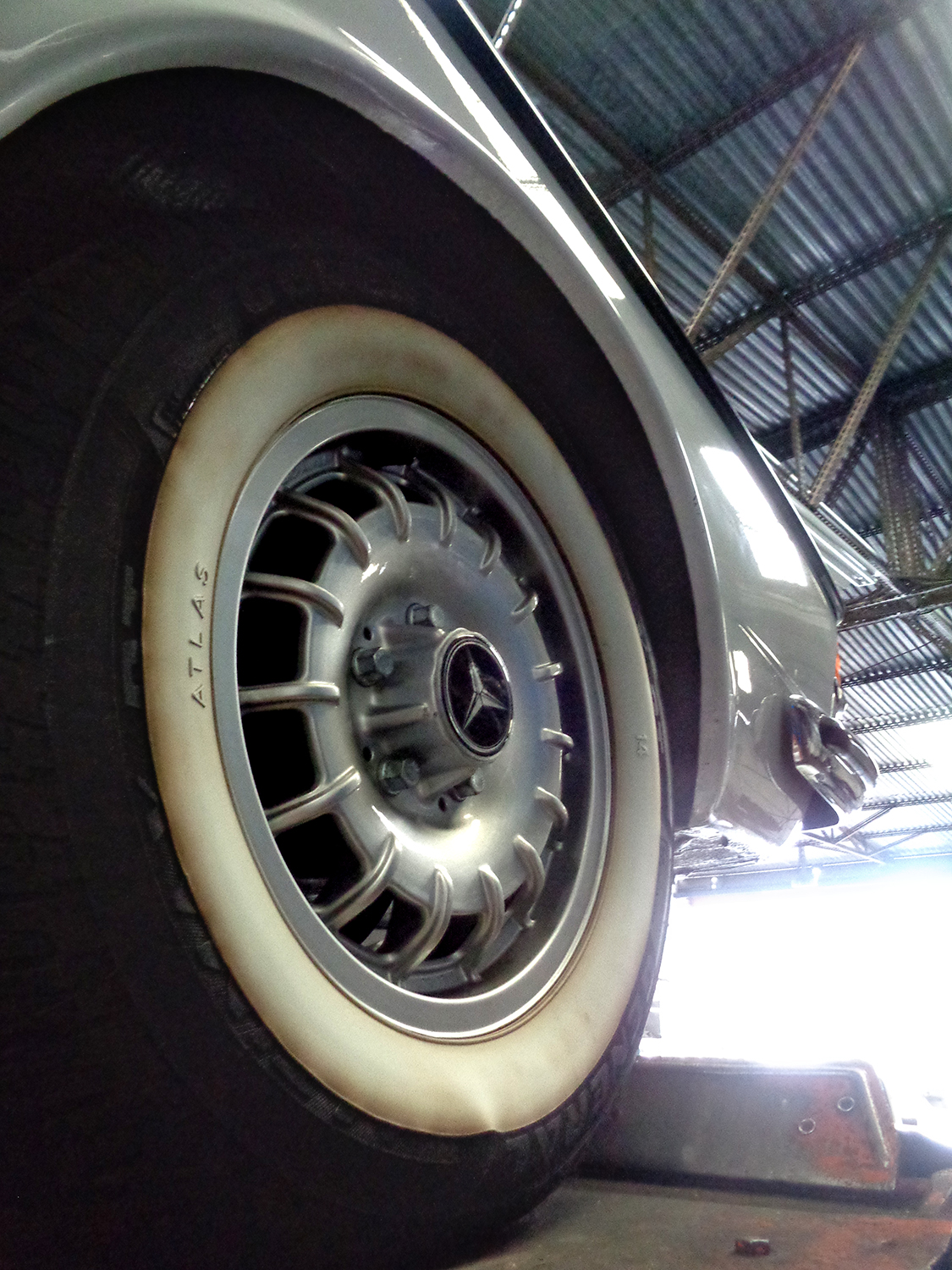 MERC W123 280 E EA2001 Bd2 — Postimages