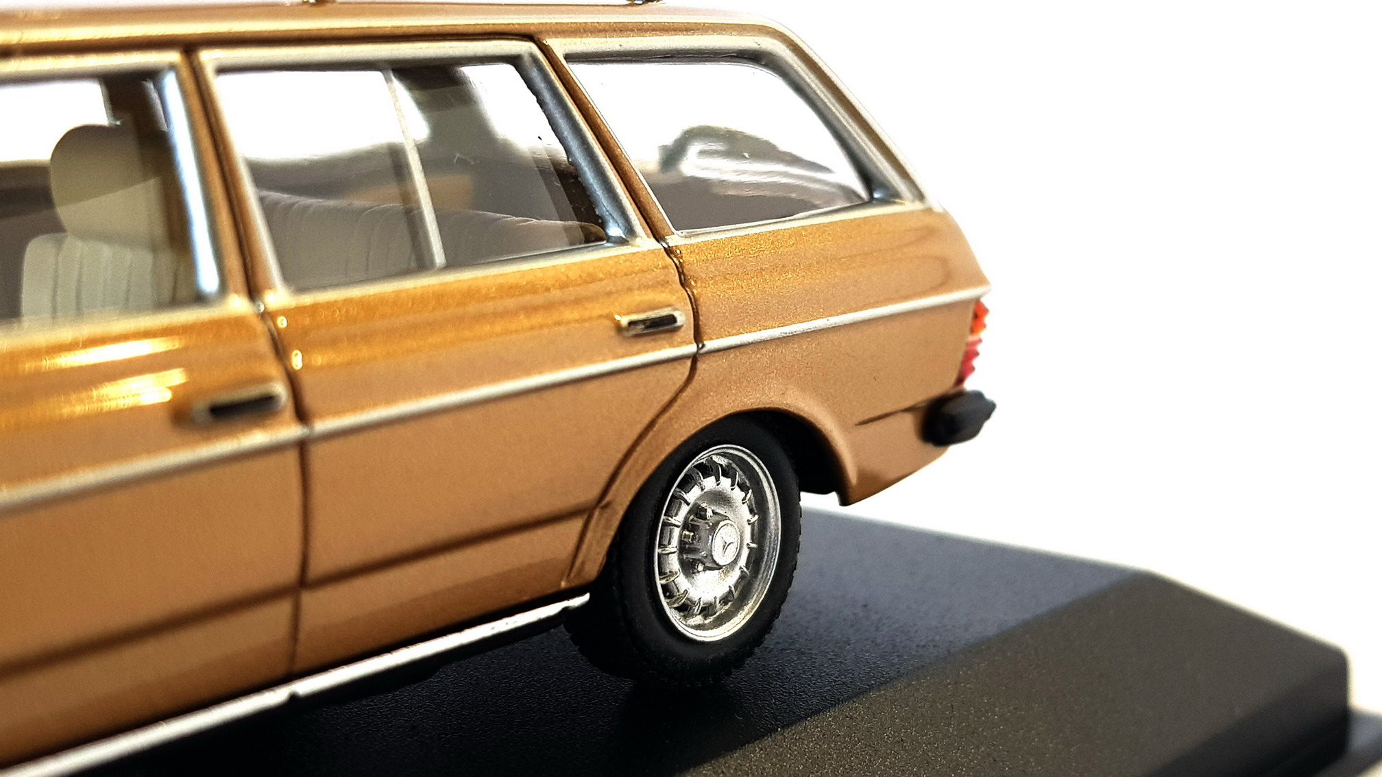 MB123 WG725 resize — Postimages