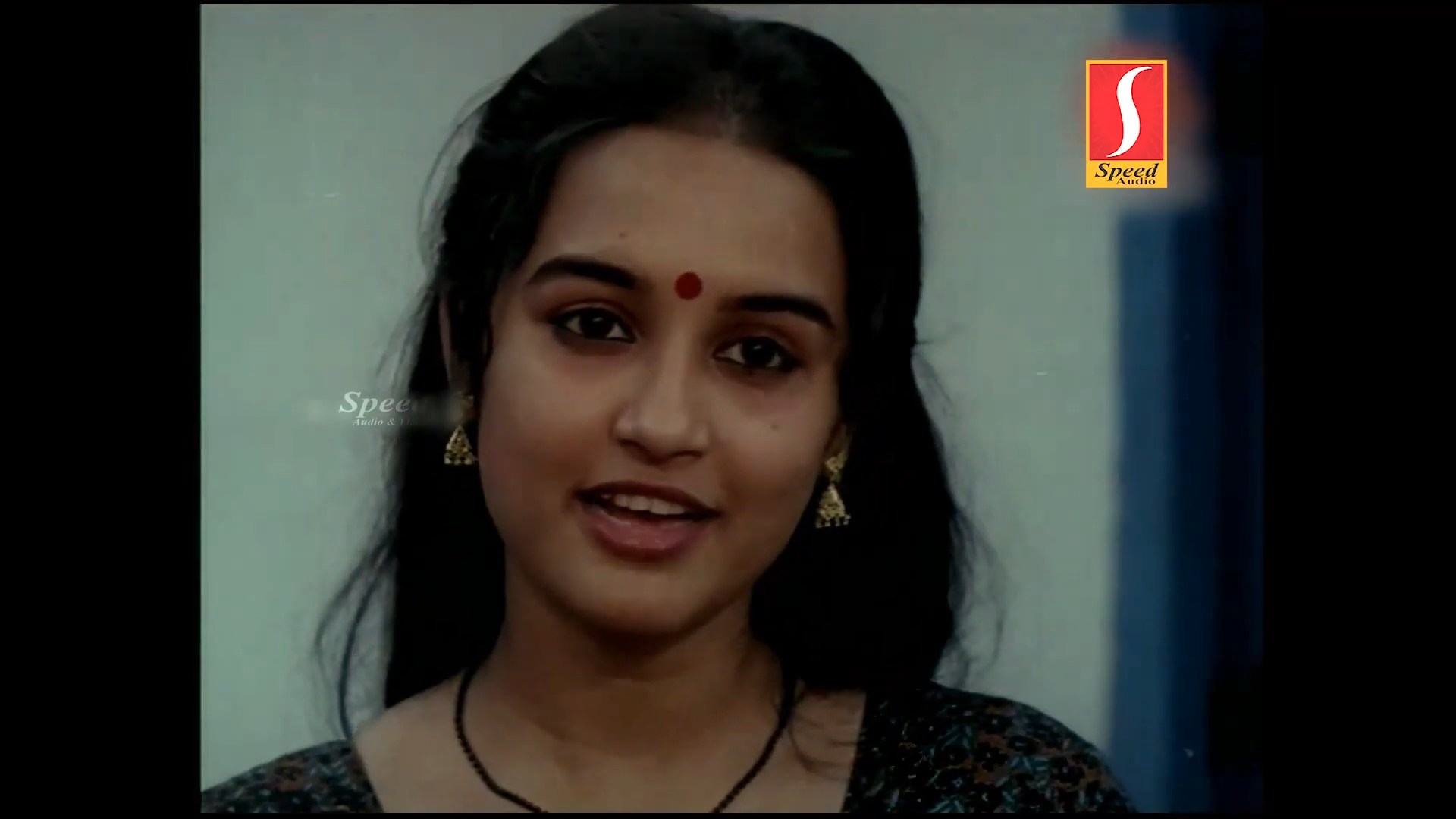 Beautiful Chithra, Priya hot Scenes in blouse from Rajavazhcha mp4 snapshot 01 04 453 — Postimages