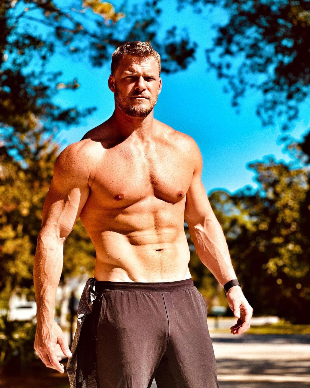 Alan Ritchson 126 — Postimages