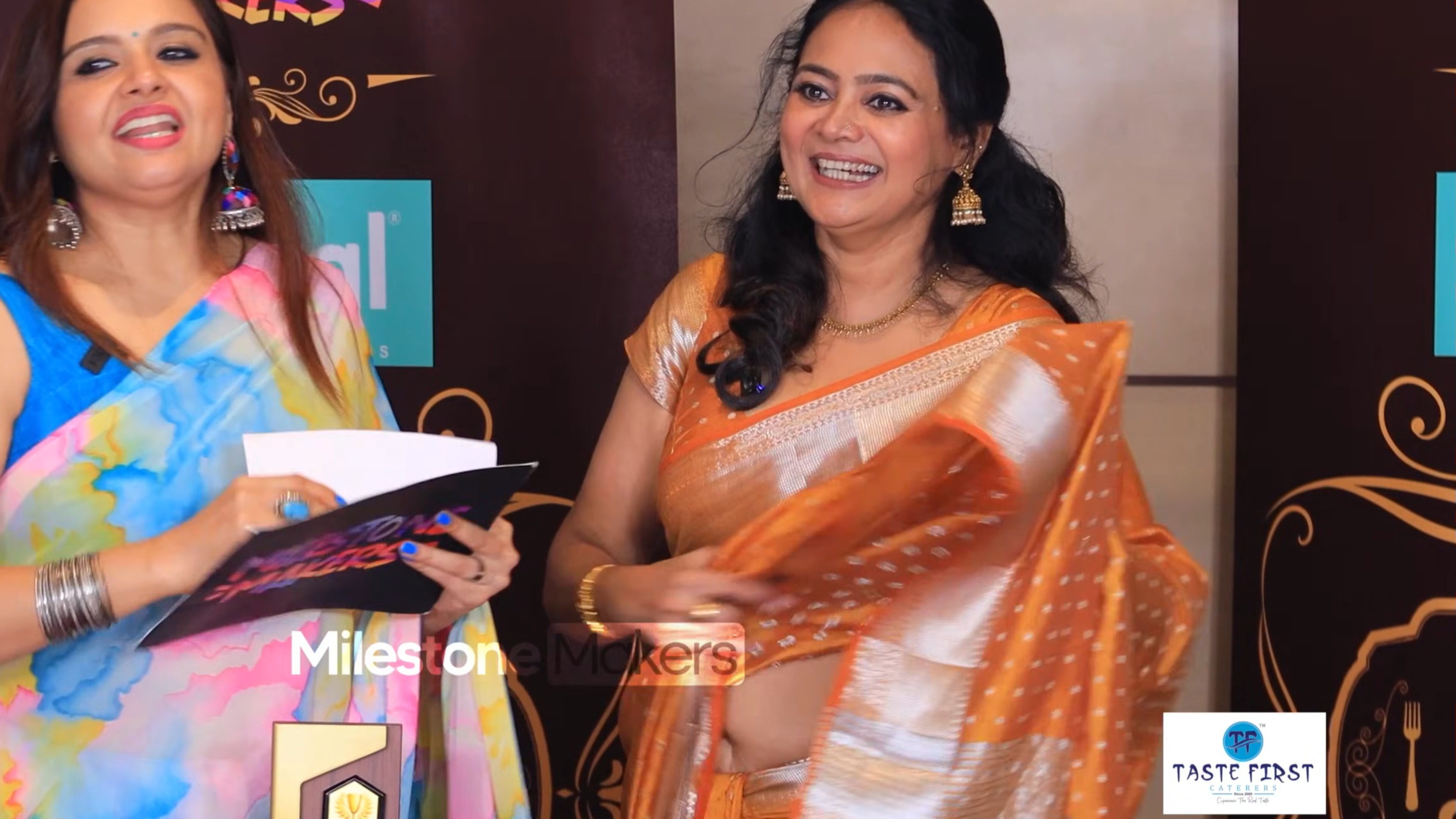 Reena Basheer Fleshy Open Deep Navel Hole in Orange Saree mp4 snapshot 00 10 439 — Postimages