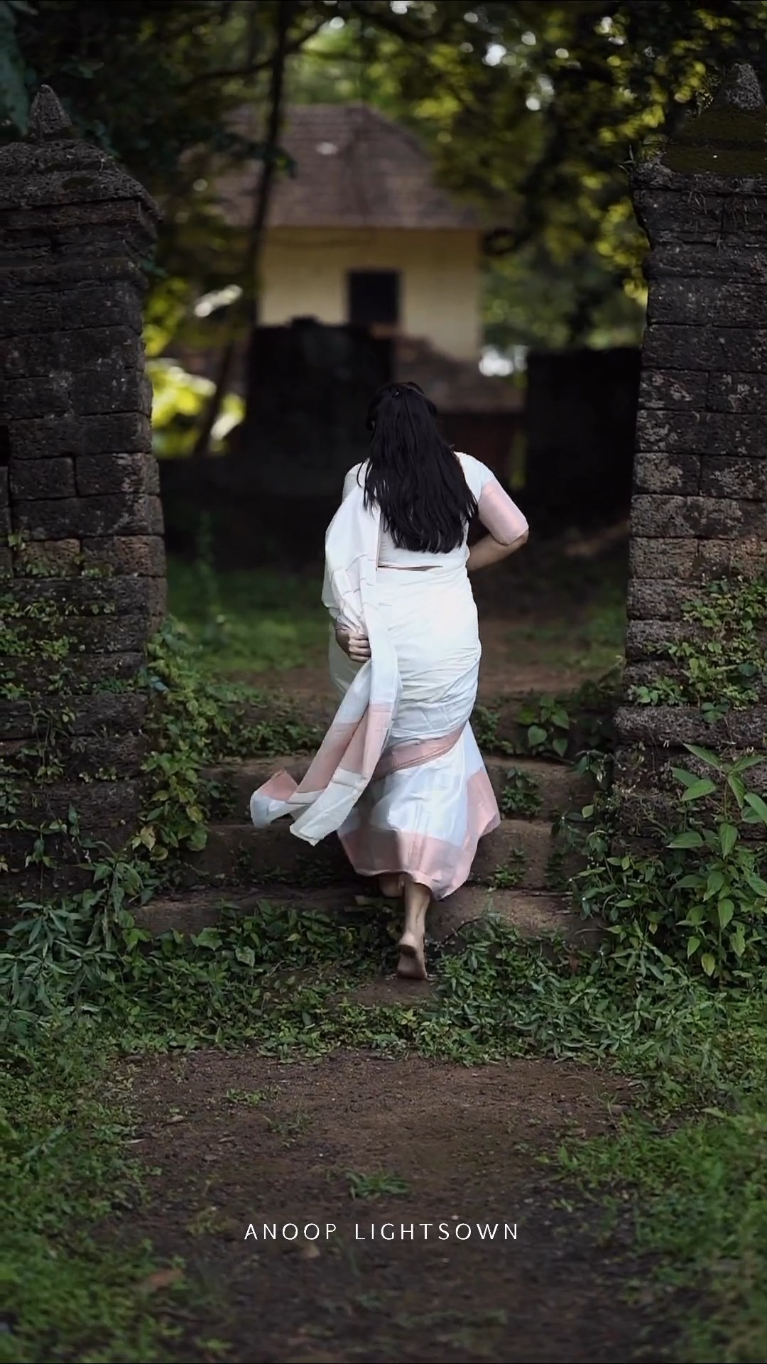 Malayali Serial actress huge ass in white saree mp4 snapshot 00 18 600 — Postimages