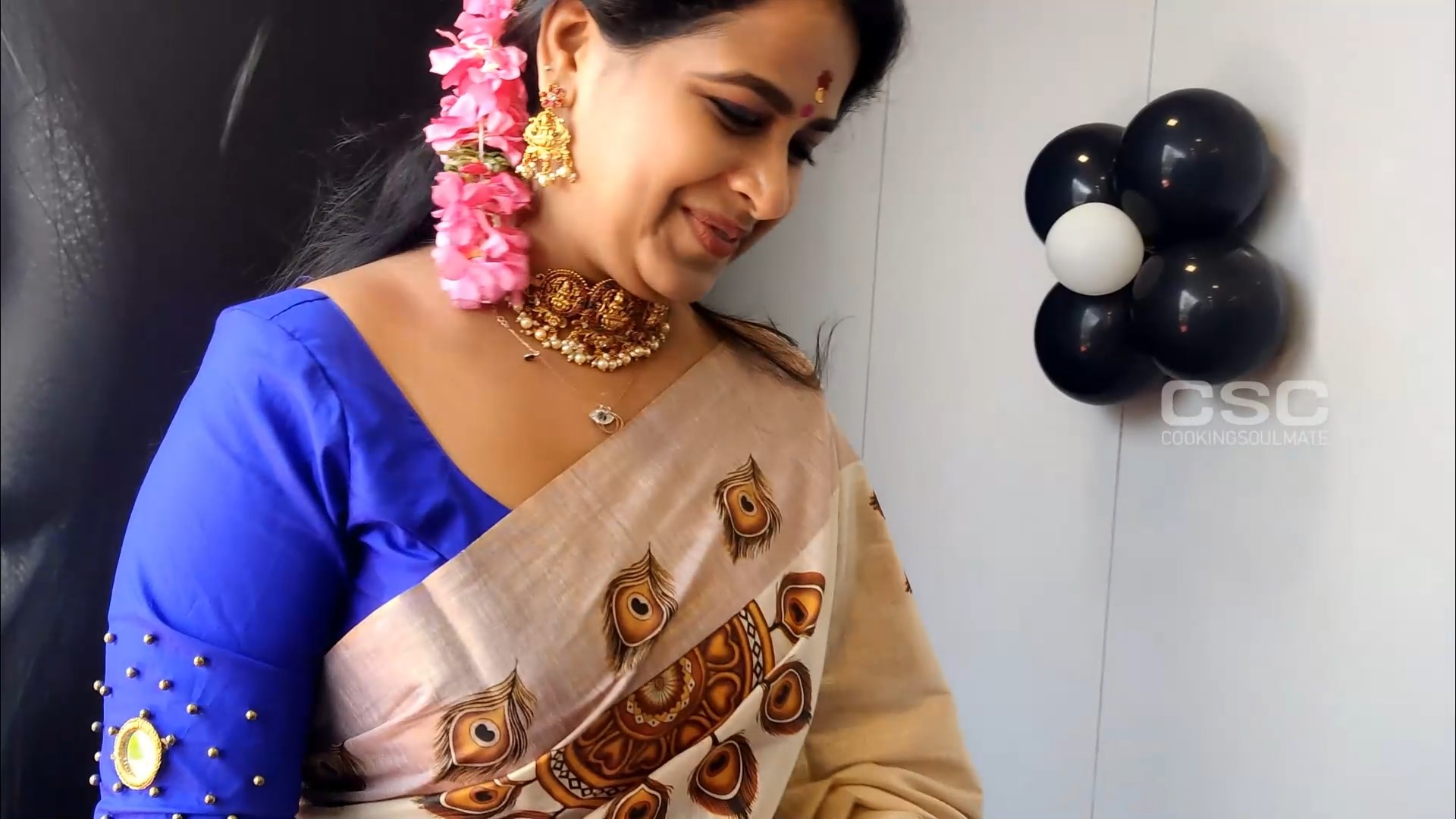 Sadhika Venugopal Sexy in saree mp4 snapshot 00 03 285 — Postimages