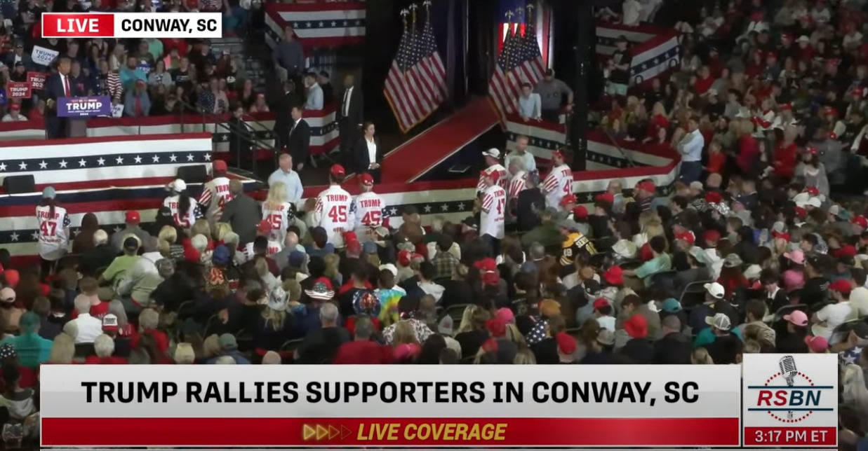 **LIVE** PRESIDENT TRUMP HOLDS A GET OUT THE VOTE RALLY IN CONWAY, S.C ...