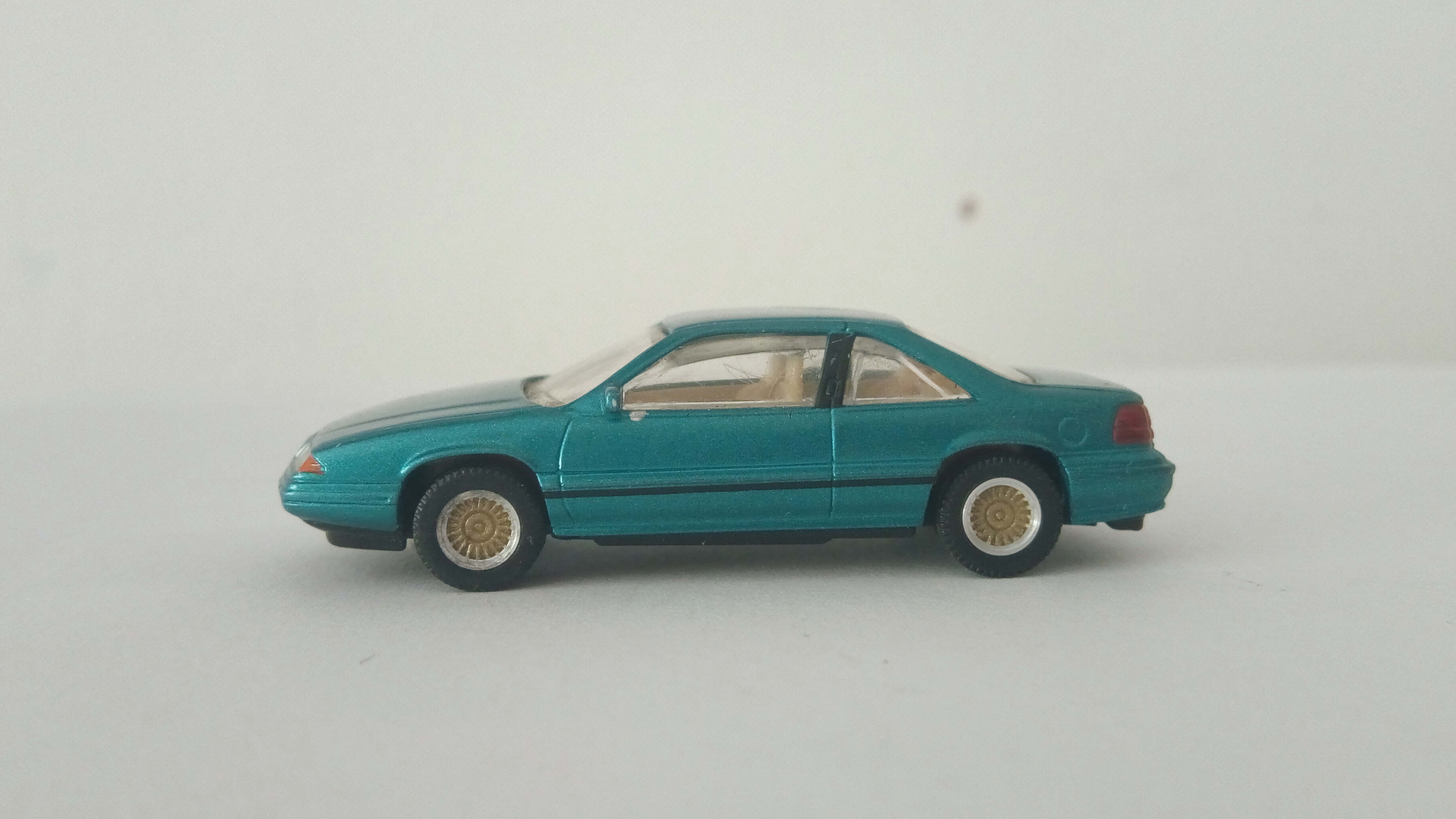 Mach (9390) — Postimages