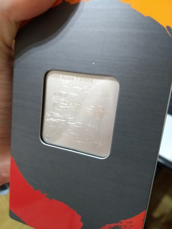 Have no idea how the cooler scratched my CPU's IHS this way already : r ...