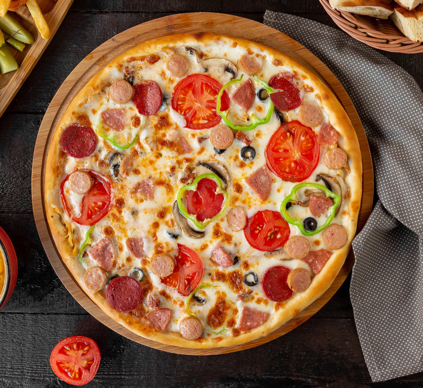 pizza pepperoni with lentil vegetable soups — Postimages