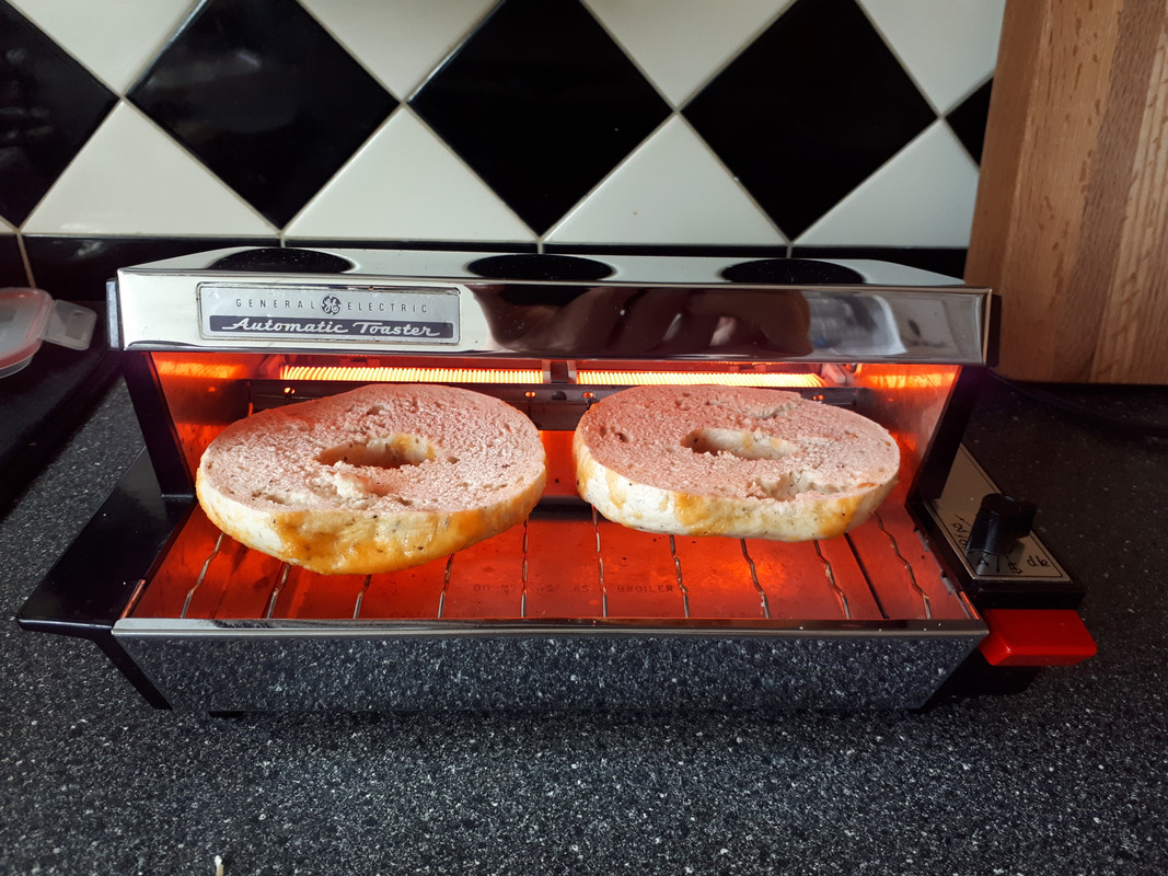GE bagel toaster : r/vintagekitchentoys