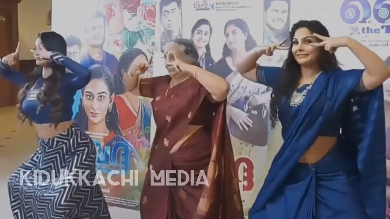 Asha Sarath Very Rare Sexy Open Deep Navel show in Blue Saree mkv ...