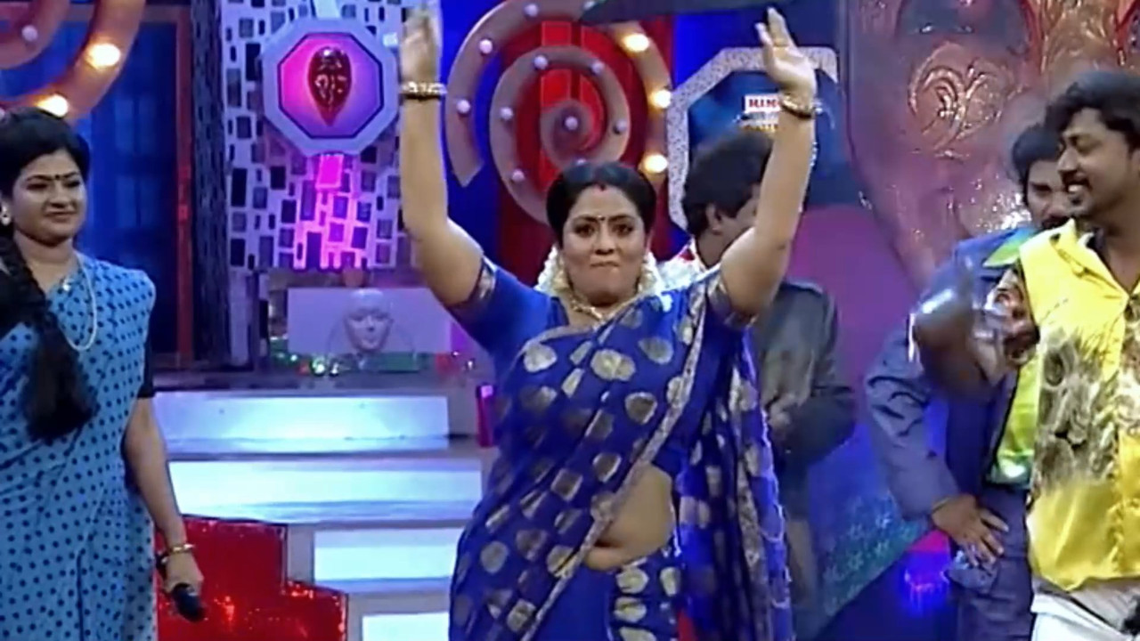 Roopasree Sexy Big Wide Tummy and Deep Navel Hole , Ass in Blue Saree ...