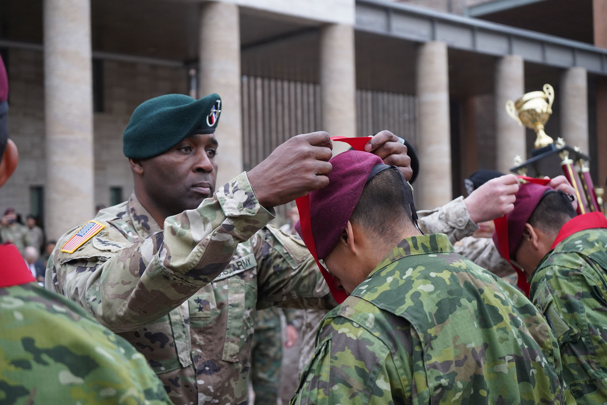 Fuerzas Comando Chile Sniper Event A083 — Postimages