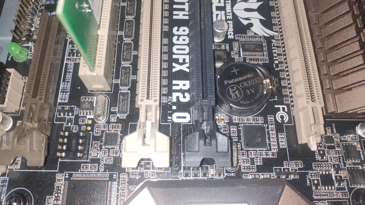 ASUS Sabertooth 990FX REV.2 bios chip problems, probably socket shorted ...