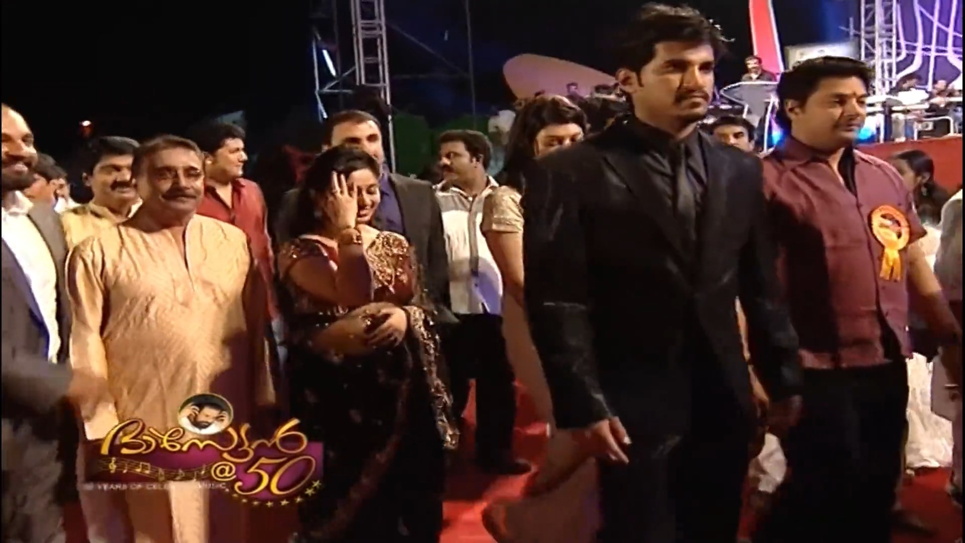 Yesudas Cute Beautiful Daughter in Law Sexy Big Deep Navel Show in Thin ...