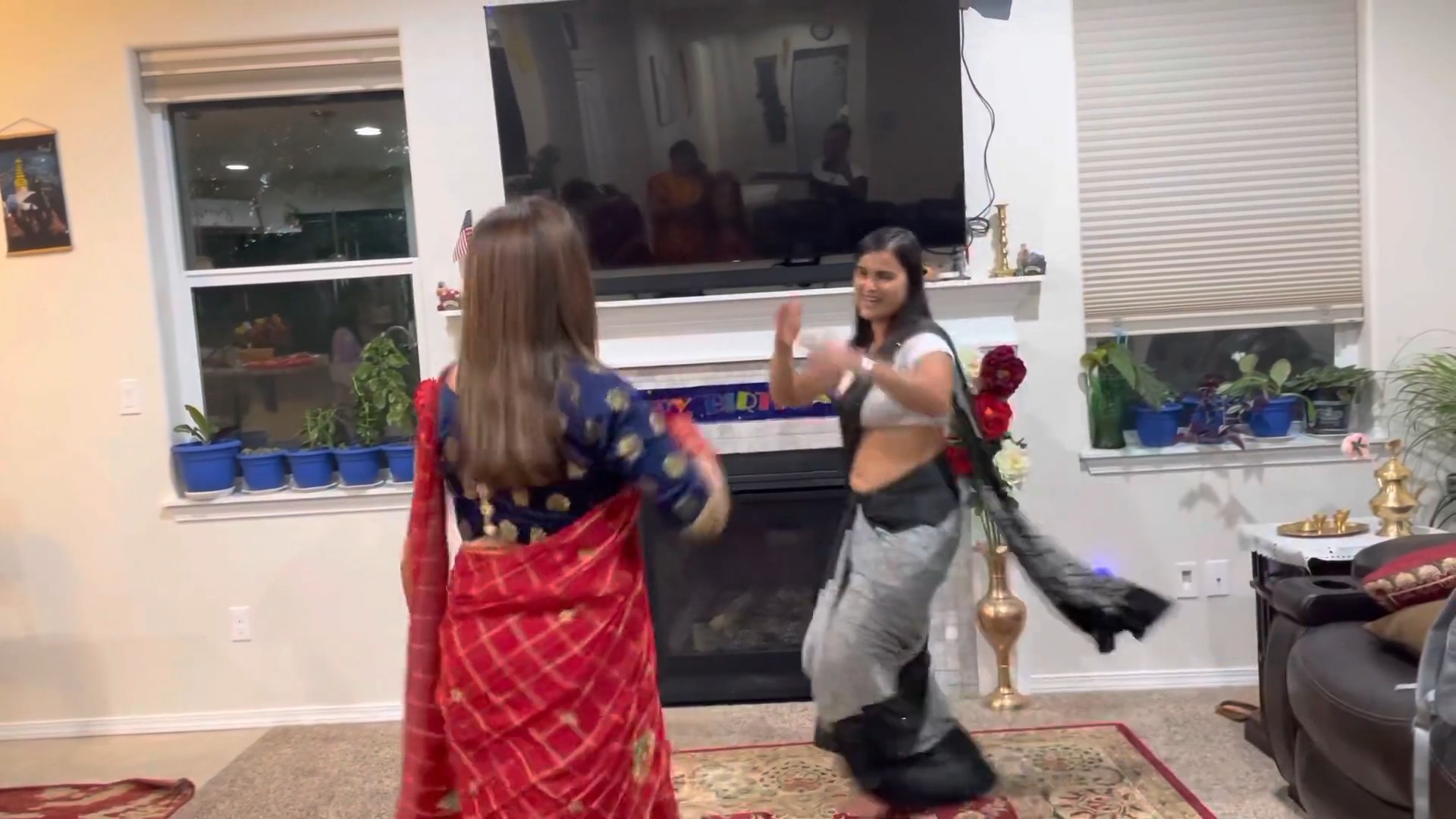 hot nepali girl open Navel dance in green saree mp4 snapshot 01 15 195 — Postimages