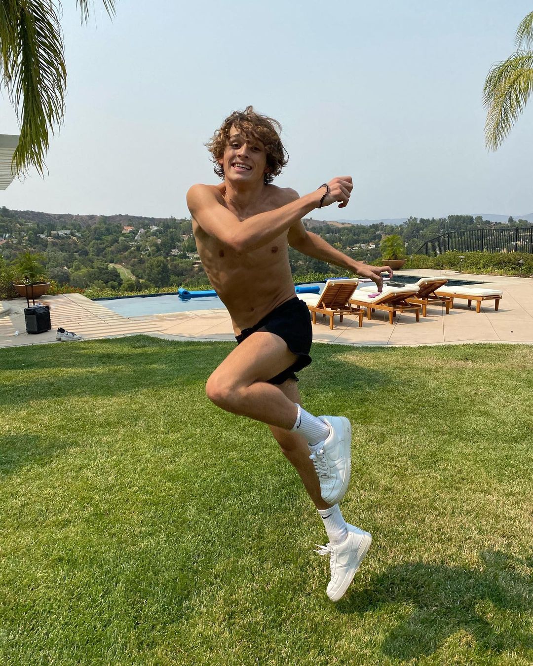 Aaron hull — Postimages