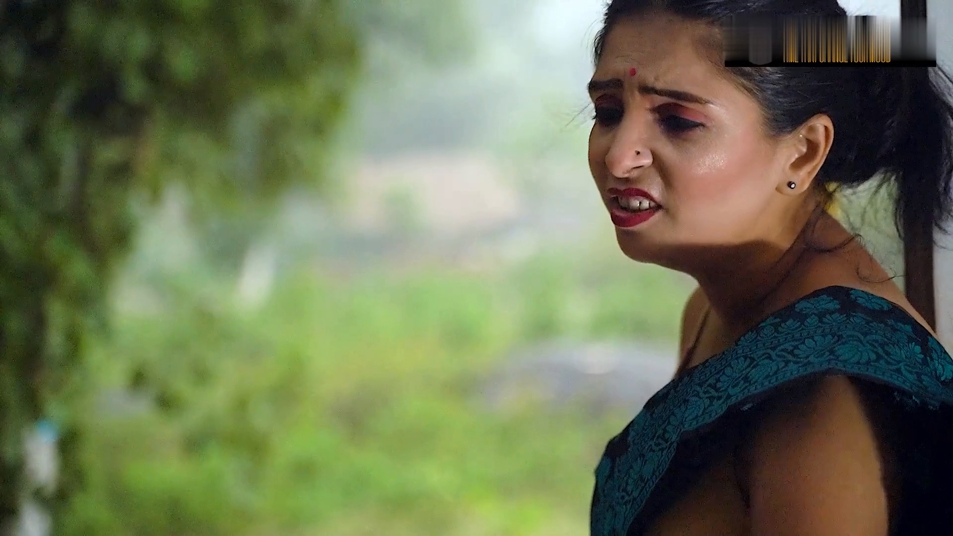 Baarish Ke Mausam Me Patni Lagaya Baazi mp4 snapshot 00 02 111 — Postimages