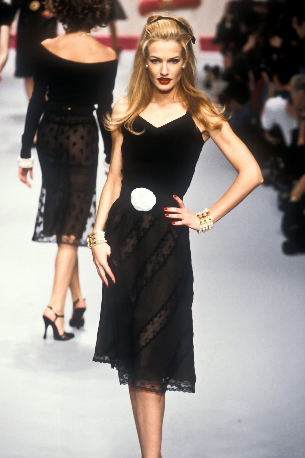Fashion Classic: CHANEL Fall/Winter 1995 | Lipstick Alley