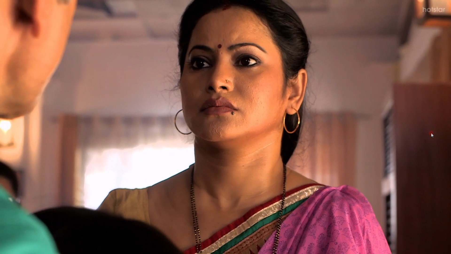 Hot Sexy Aunty Very Big Deep navel and belly chain in tummy savdhaan india mp4 snapshot 00 02 ...