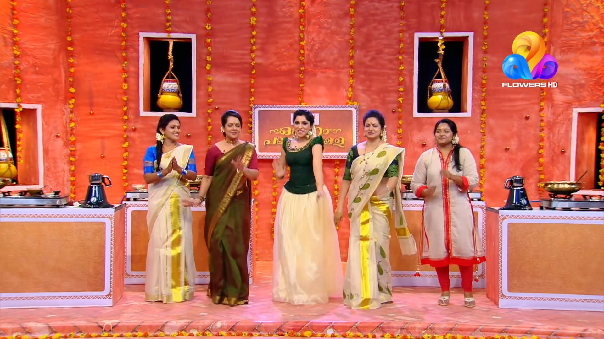 Sheelu Abraham First Time & Rare Open Navel Show in Saree m4v snapshot ...