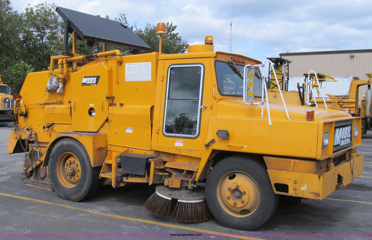 What Am I 4918 C Athey 1991 M8 Mobile Sweeper DM 4 — Postimages