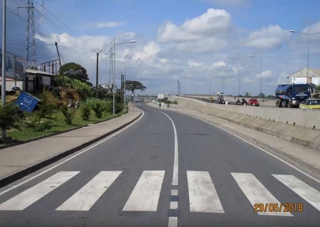 douala autoroute bonaberi — Postimages