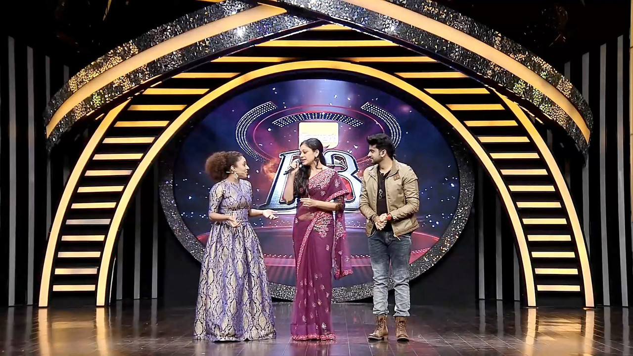 Shobana Wide Stretched Belly And Deep Wide Big Navel Hole in ...