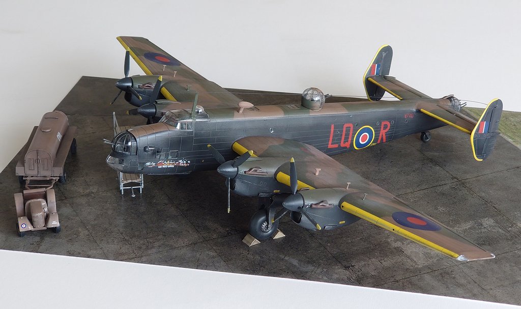 Revell 1/72 Handley Page Halifax B Mk II + Zvezda Hawker Hurricane Mk ...