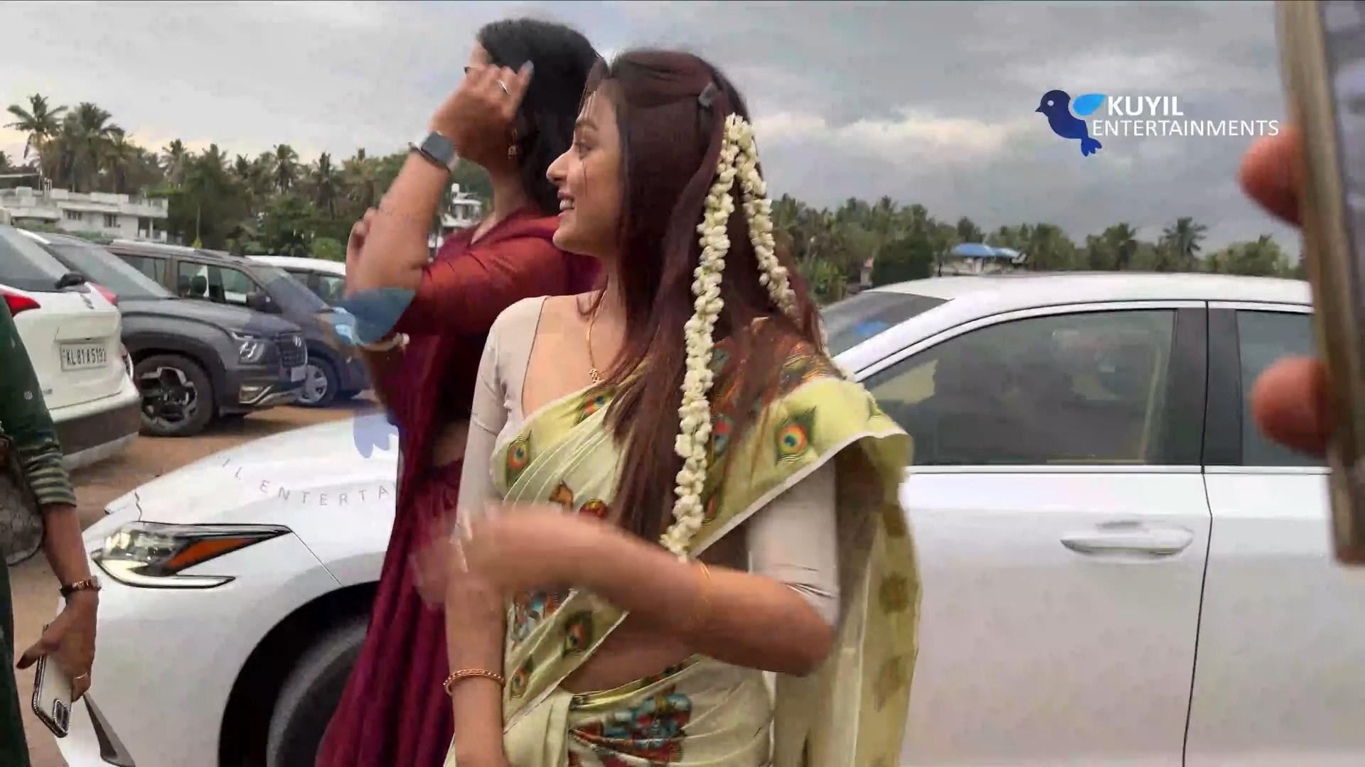 Moksha Sexy Open Big Deep Navel hole in set Saree mp4 snapshot 00 39 171 — Postimages