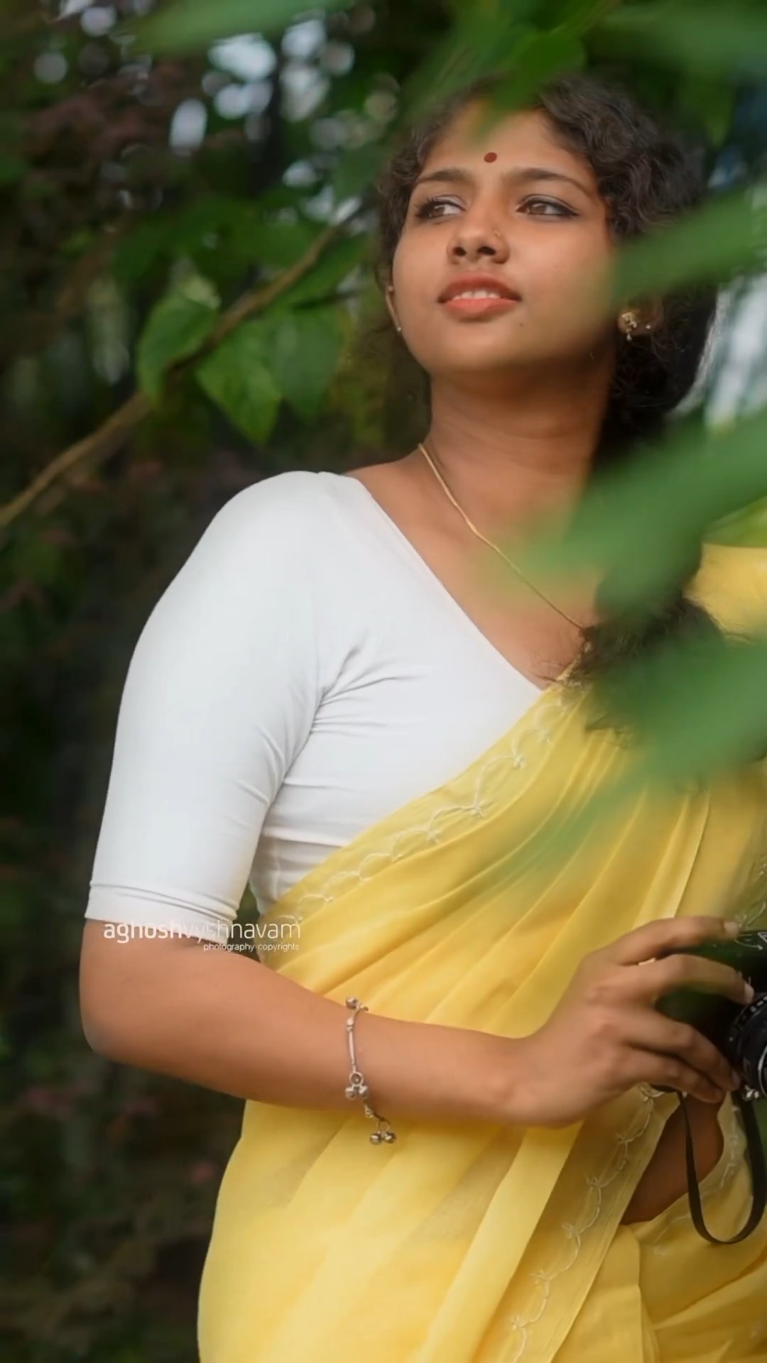 Hot Sexy Seductive Malayali Model Open Deep Navel in Yellow Saree mp4 snapshot 00 02 961 ...